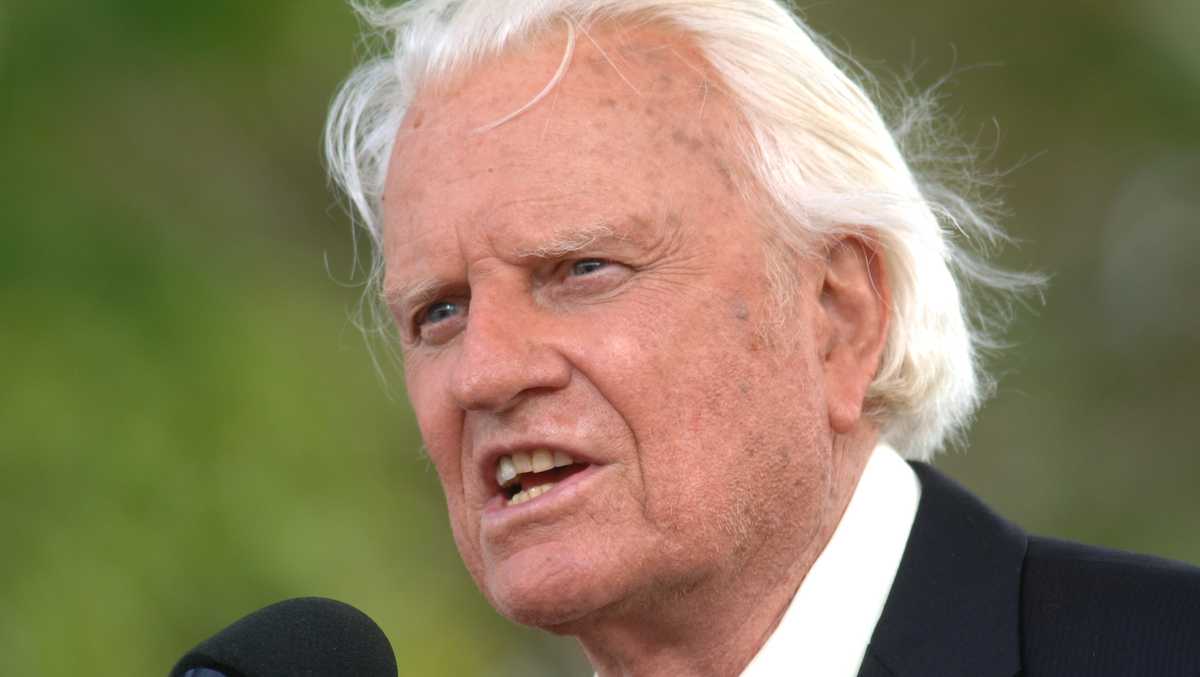 Influential evangelical leader Billy Graham dies at 99