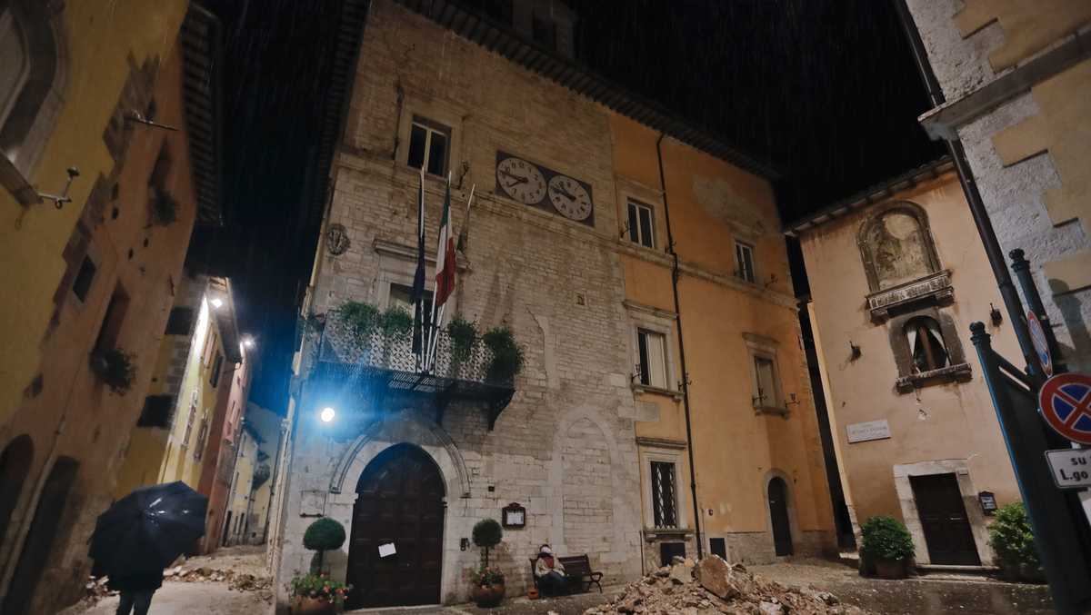 2 quakes rattle Italy, crumbling buildings and causing panic