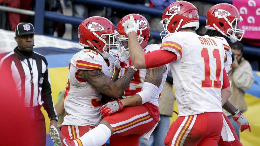 Smith, Chiefs win AFC West title with win over Chargers