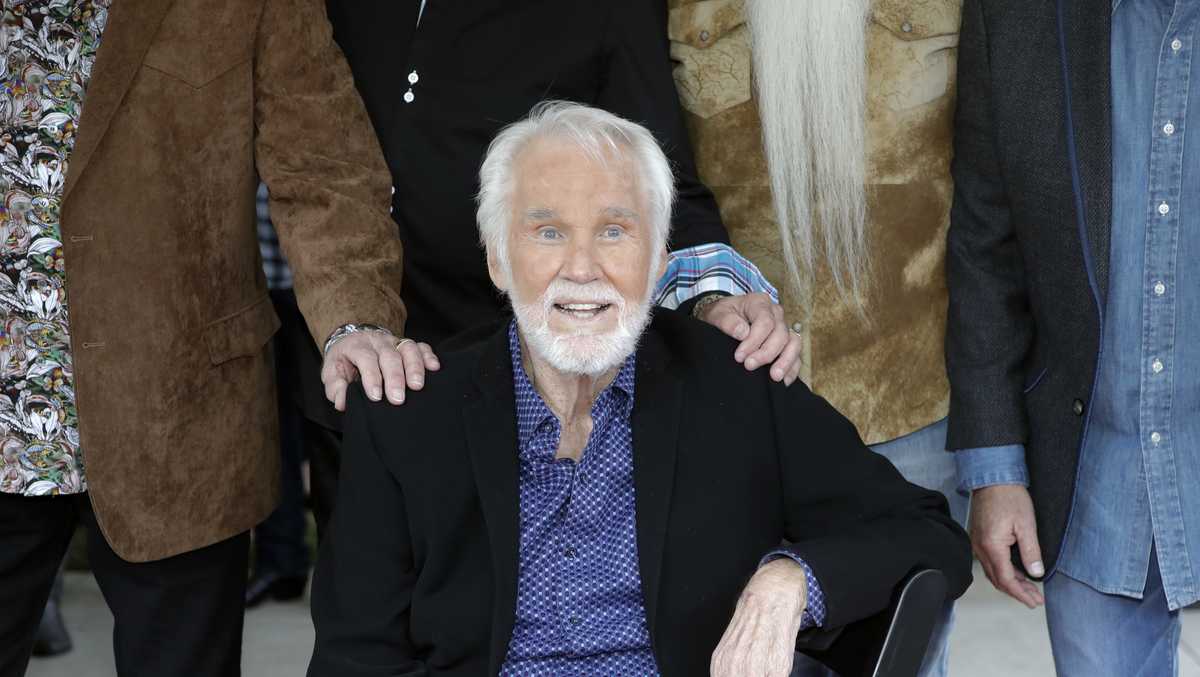 Legendary country singer Kenny Rogers dies at age of 81