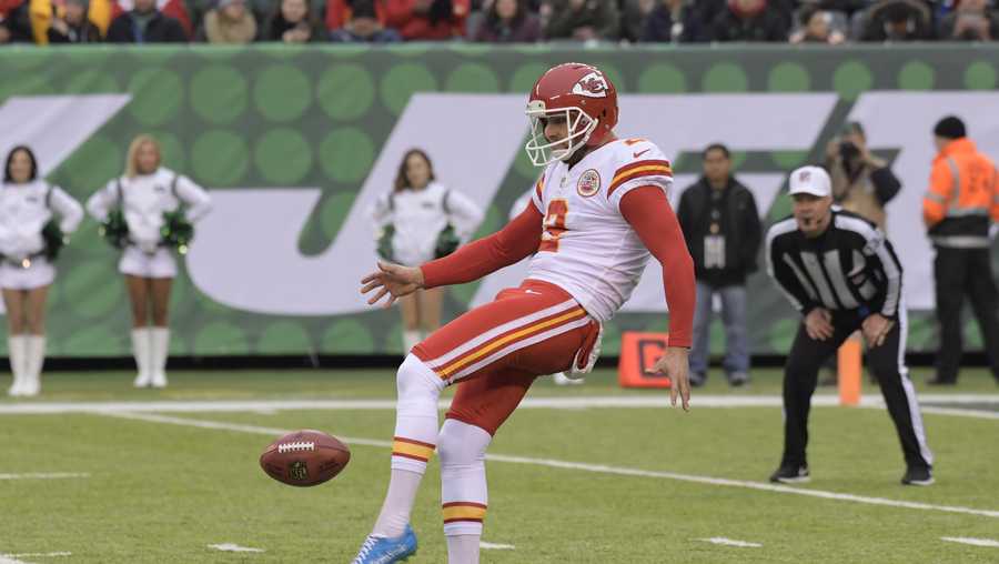 Agent: Kansas City Chiefs re-sign punter Dustin Colquitt