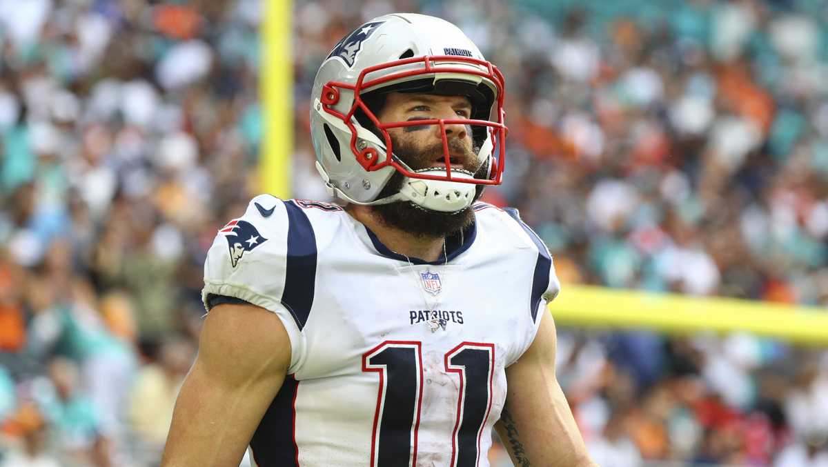 Julian Edelman wears cleats to honor synagogue shooting victims