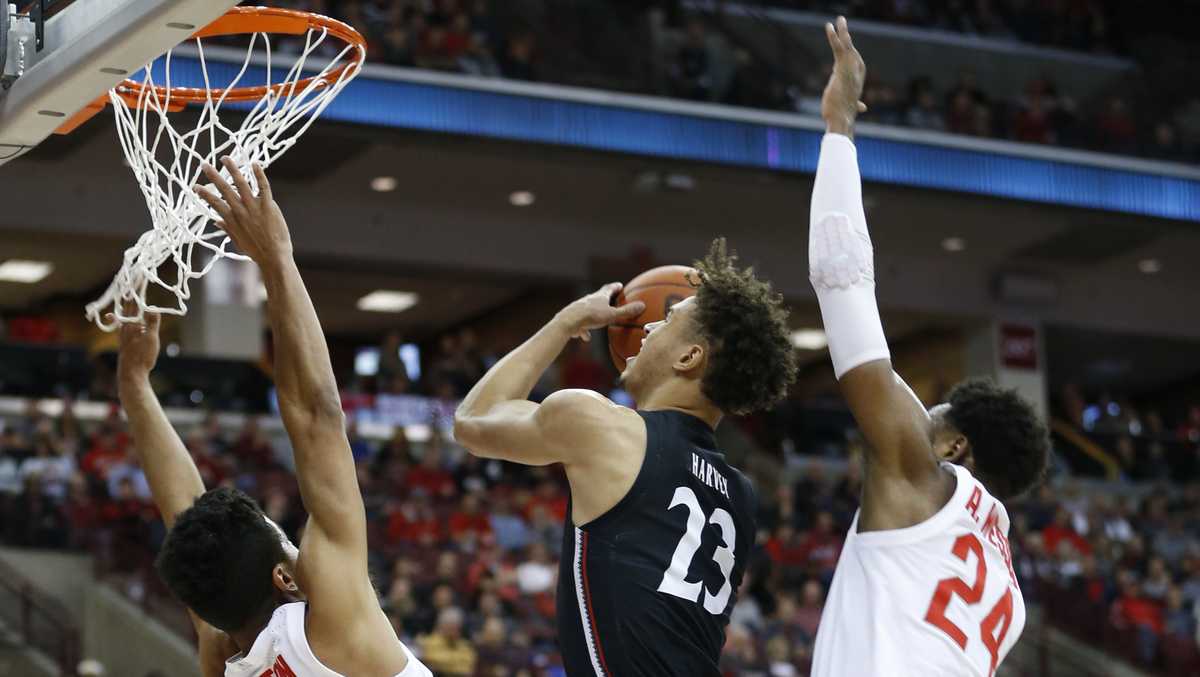 No. 18 Ohio State pulls away to beat Cincinnati 64-56