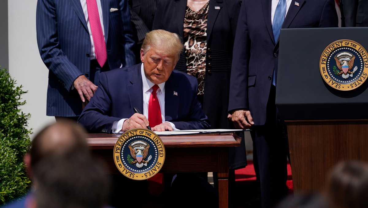 Trump signs bipartisan bill to relax small business requirements under ...