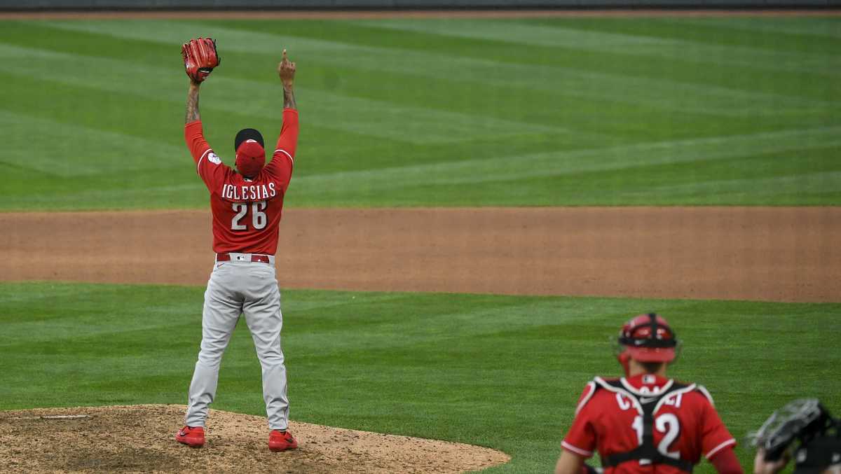 Reds beat Twins 5-3 in 10; Minnesota wins AL Central