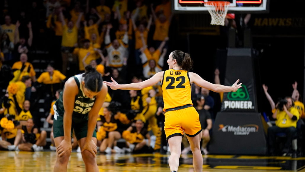 Clark at the buzzer! Hawkeyes star hits deep game-winning 3 against ...