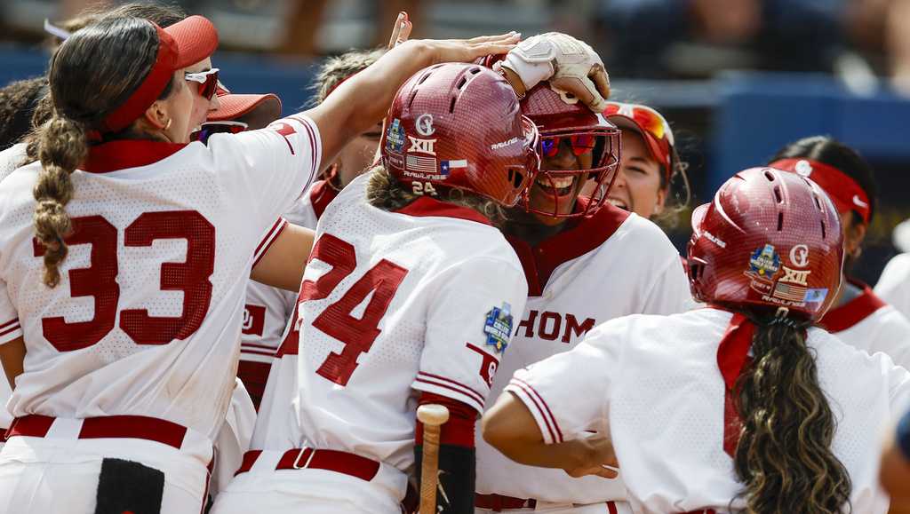 Oklahoma Beats Texas In Game 1 Of Wcws Championship Series