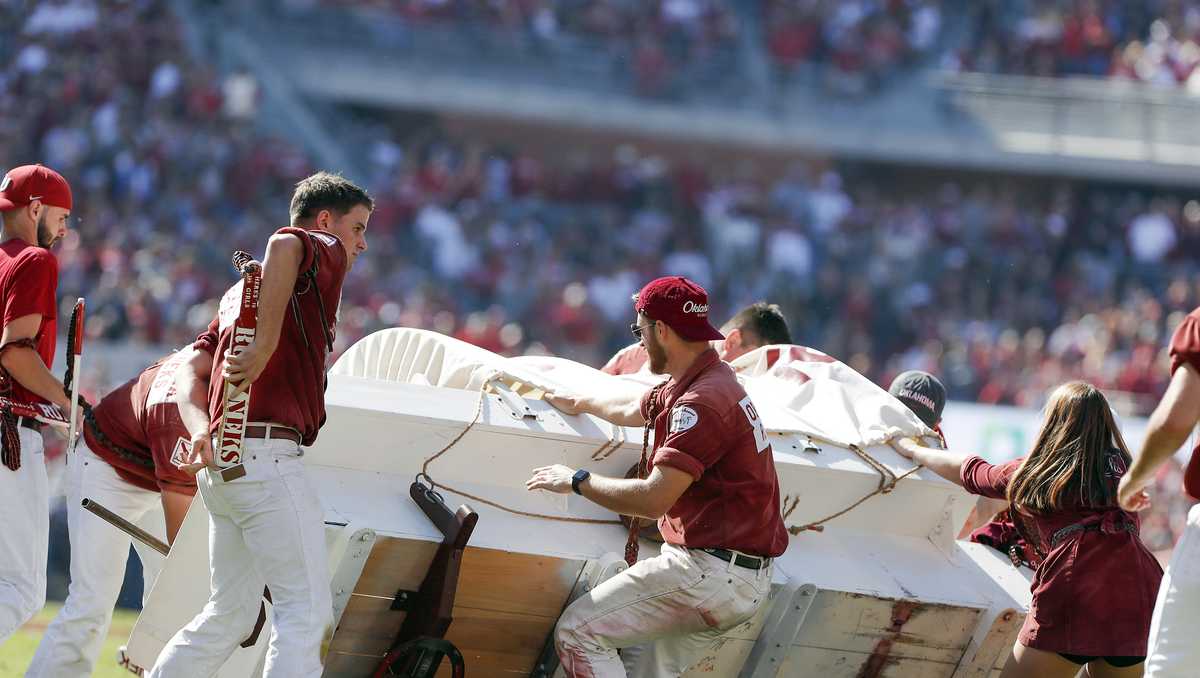 Sooner Schooner crashes after touchdown during OU football game