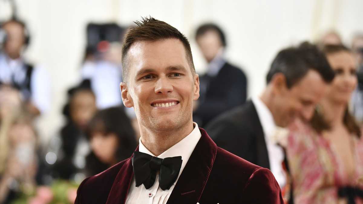 Tom Brady makes his retirement official with Instagram post