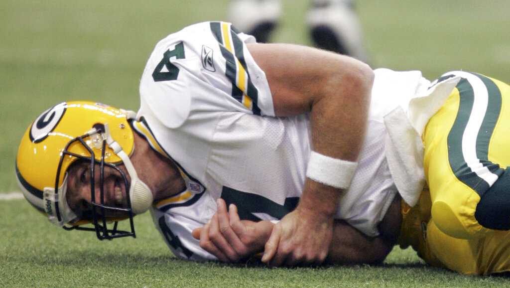 Favre traces Parkinson's to arm problems and head injuries