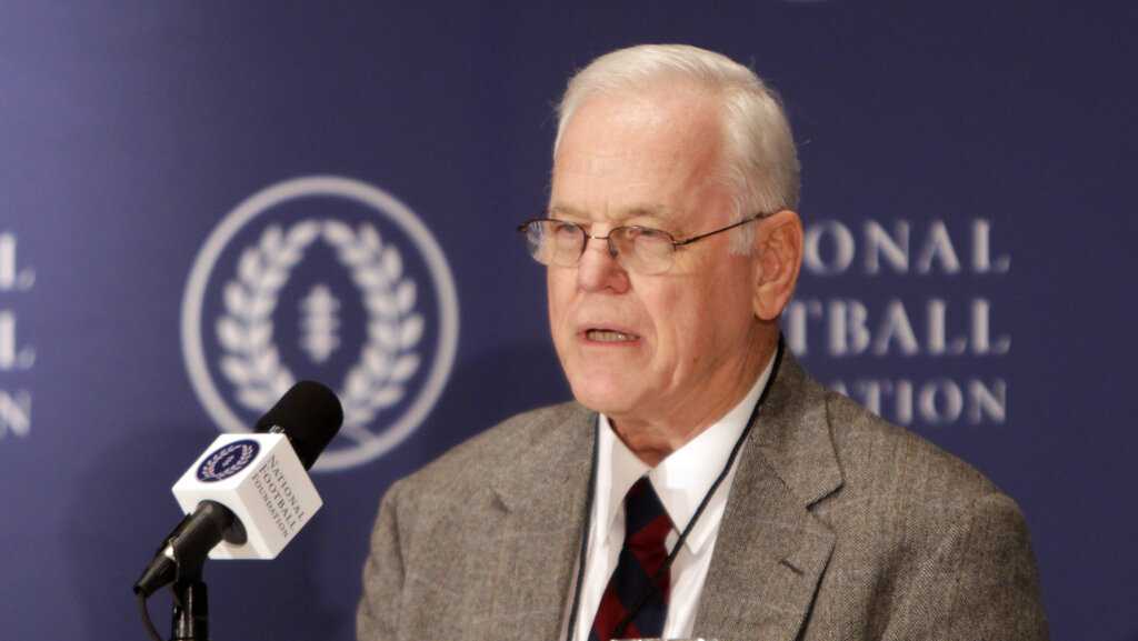 Clendon Thomas, former OU football star, dies at 90