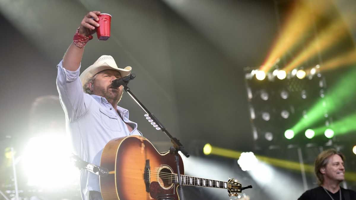 Toby Keiths Hometown Pays Tribute To Country Music Legend With Fourth