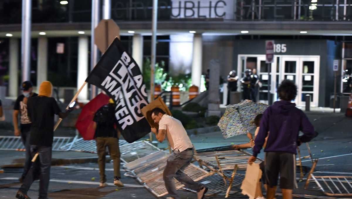 Protesters unswayed after mayor suspends 7 officers following Daniel ...