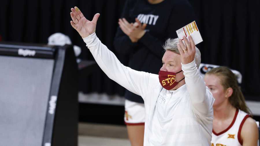 Iowa State coach Bill Fennelly celebrates 700th career win