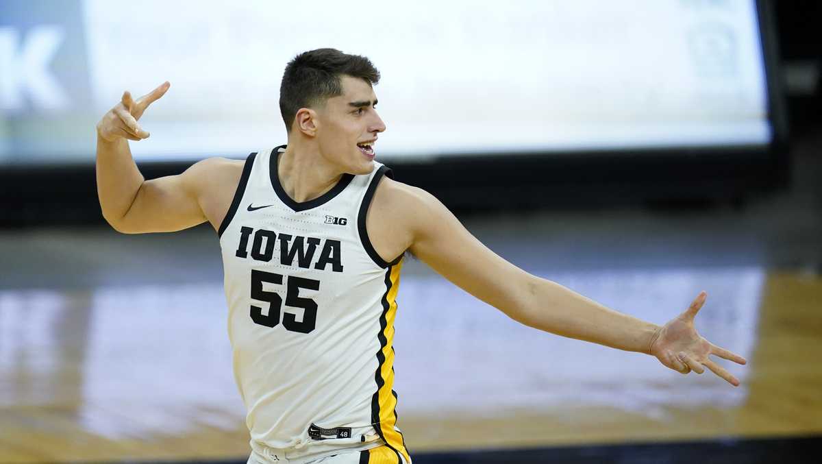 Iowa blows out ISU 105-77