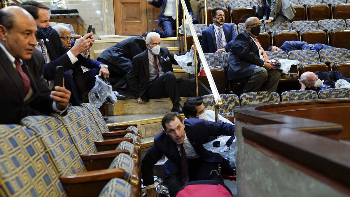 PHOTOS: DC in chaos after mob storms US Capitol