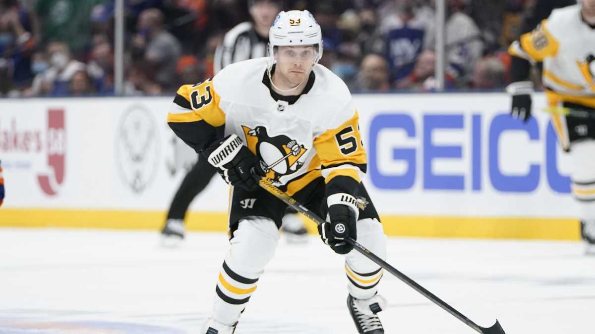 Teddy Blueger suffers fractured jaw in Penguins-Jets game