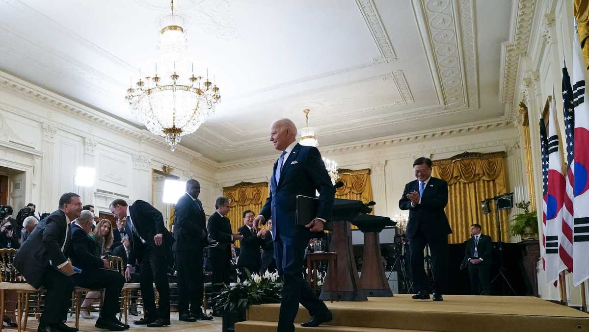After relaxed CDC guidelines, there's a new vibe at White House: Hugs ...