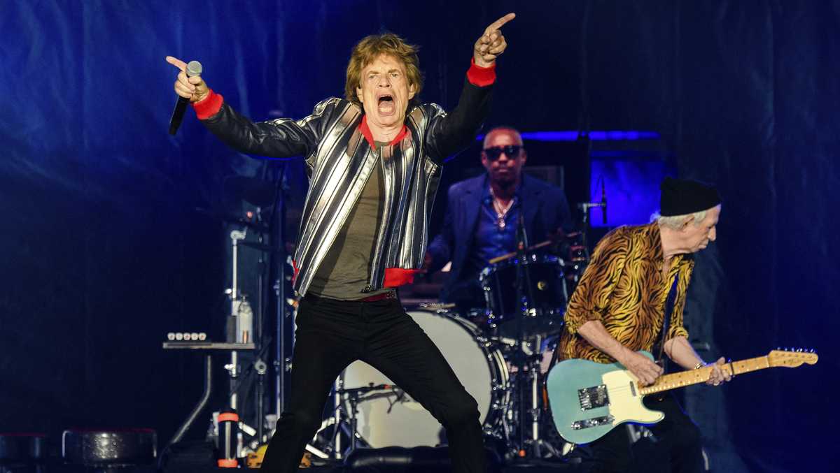 Rolling Stones open American tour, pay tribute to drummer