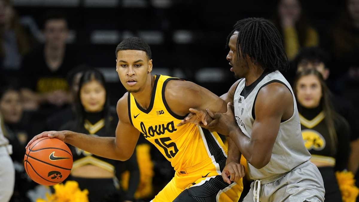 Murray sets new career-high in Iowa's blowout win