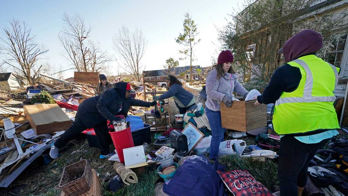 'We want to give people hope': Americans aid tornado victims