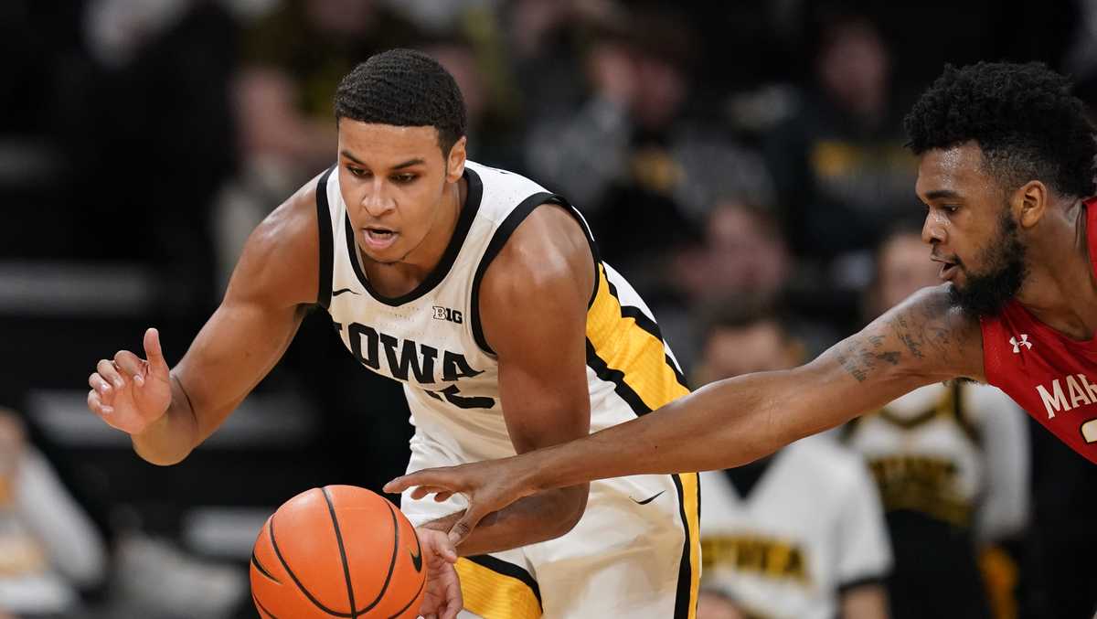 Murray goes for 35 as Iowa edges Maryland