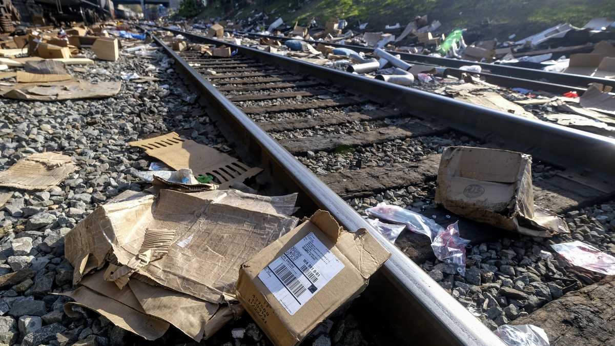 Thieves raiding rail cargo containers in Los Angeles