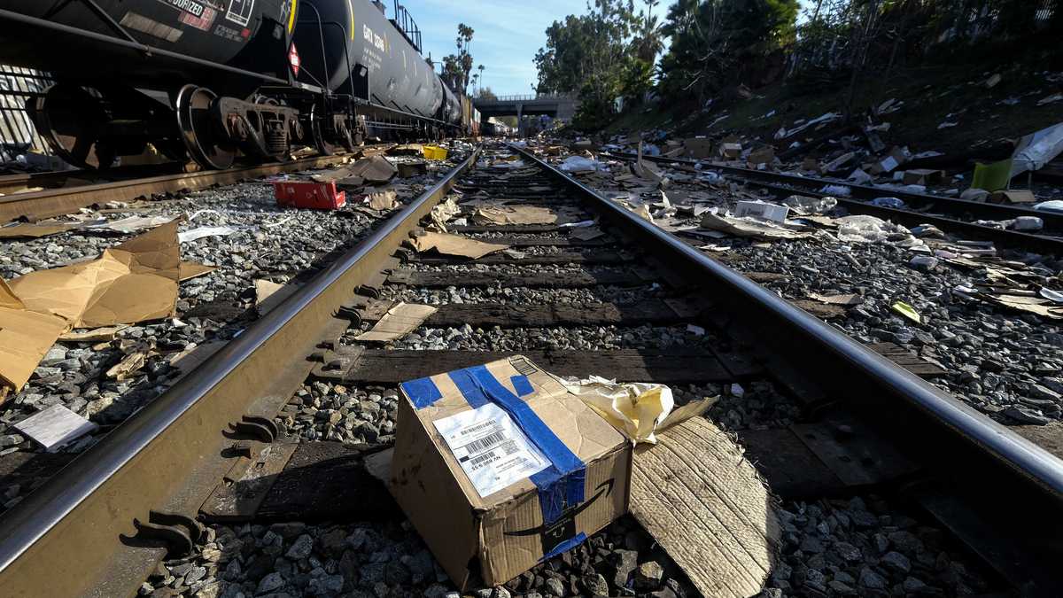 Thieves raiding rail cargo containers in Los Angeles