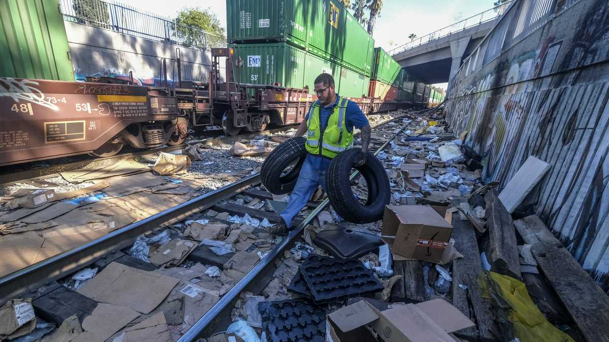 Thieves raiding rail cargo containers in Los Angeles