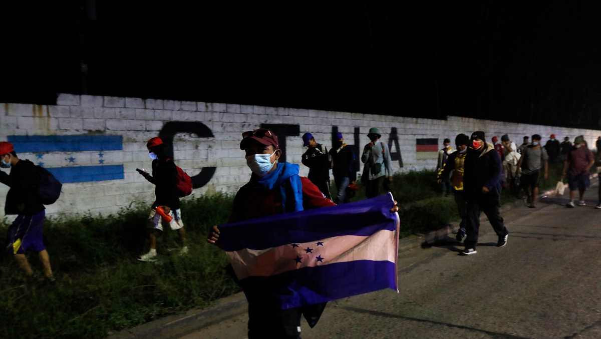 Hundreds of migrants set off from Honduras toward US border