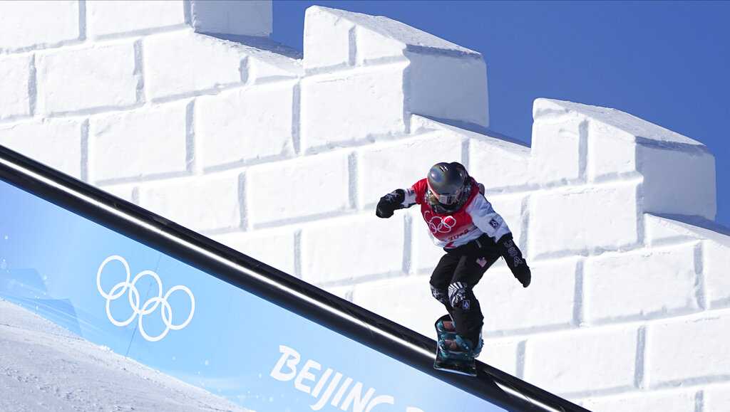 Blustery winds take center stage at Olympic slopestyle qualifying