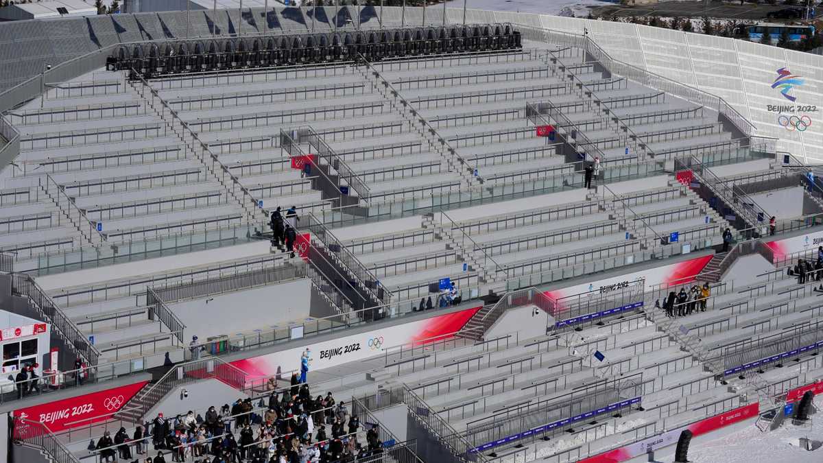 Gallery: Olympic fans undaunted by closed Winter Games