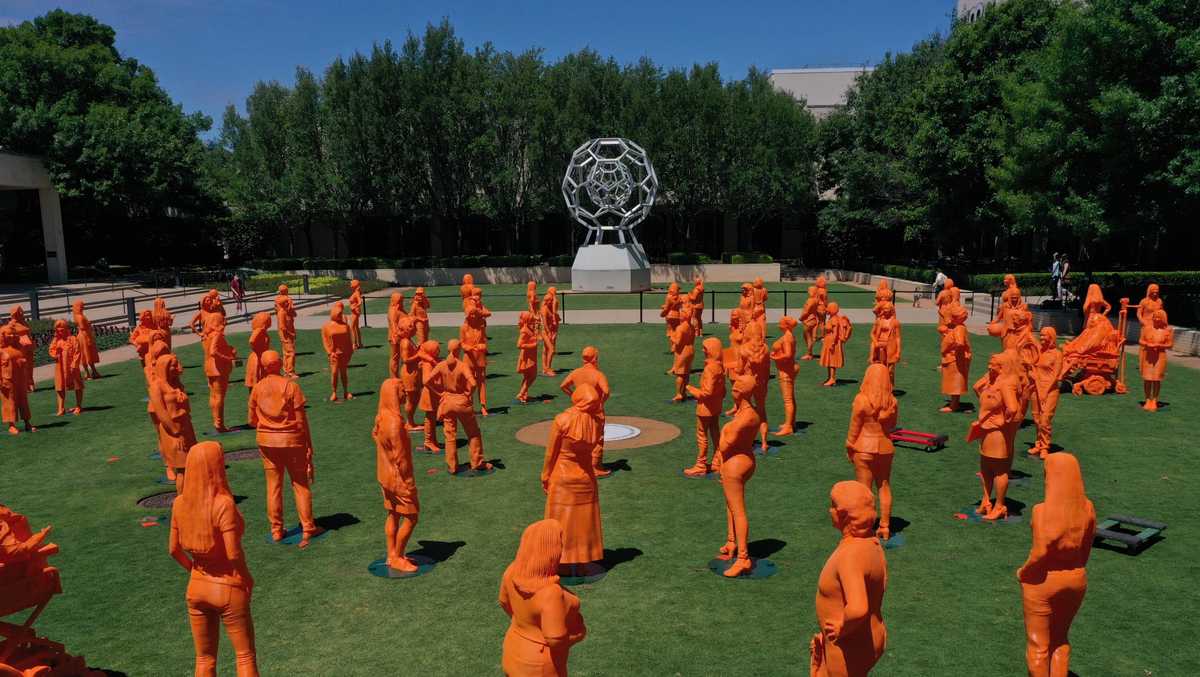 Smithsonian to show 120 orange statues of female scientists