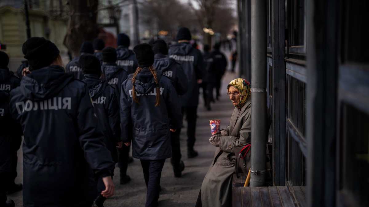 PHOTOS: Life in Ukraine on the edge amid war fears