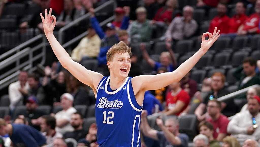 Tucker Devries Named Mvc Preseason Player Of The Year Drake Picked To
