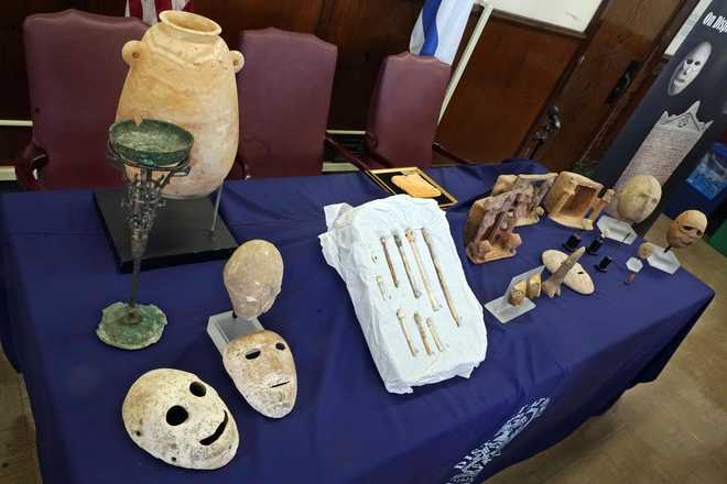 Artifacts seized from US billionaire returned to Israel Artifacts seized from US billionaire returned to Israel