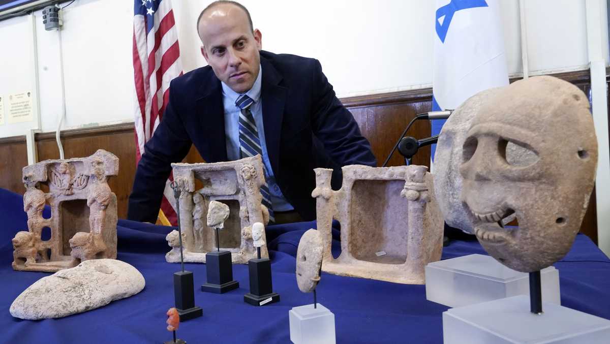 Artifacts seized from US billionaire returned to Israel Artifacts seized from US billionaire returned to Israel