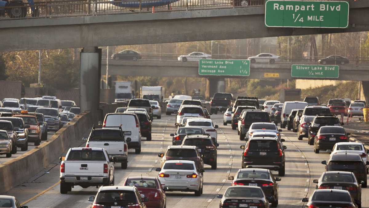 New vehicles must average 40 mpg by 2026, up from 28 mpg