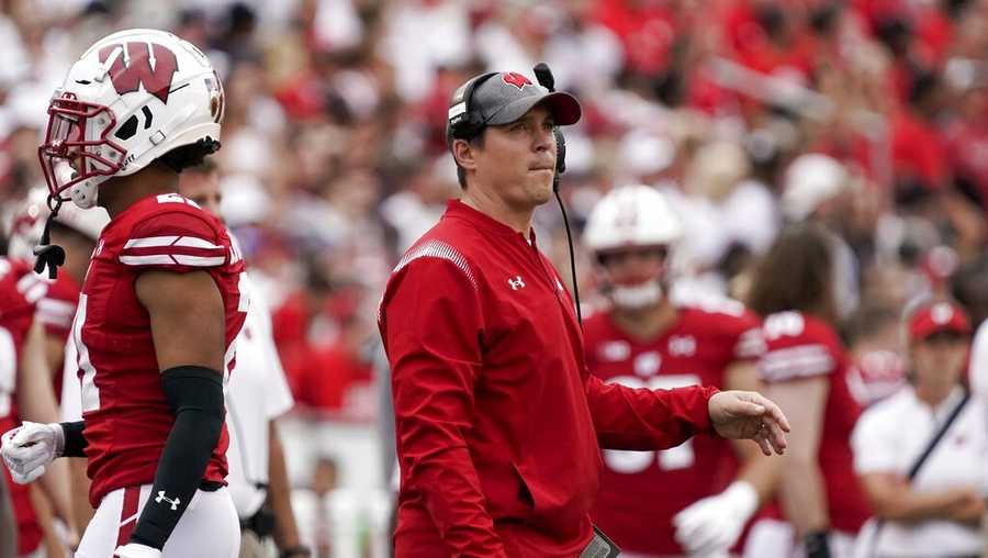 Wisconsin visits Northwestern in first game under Leonhard