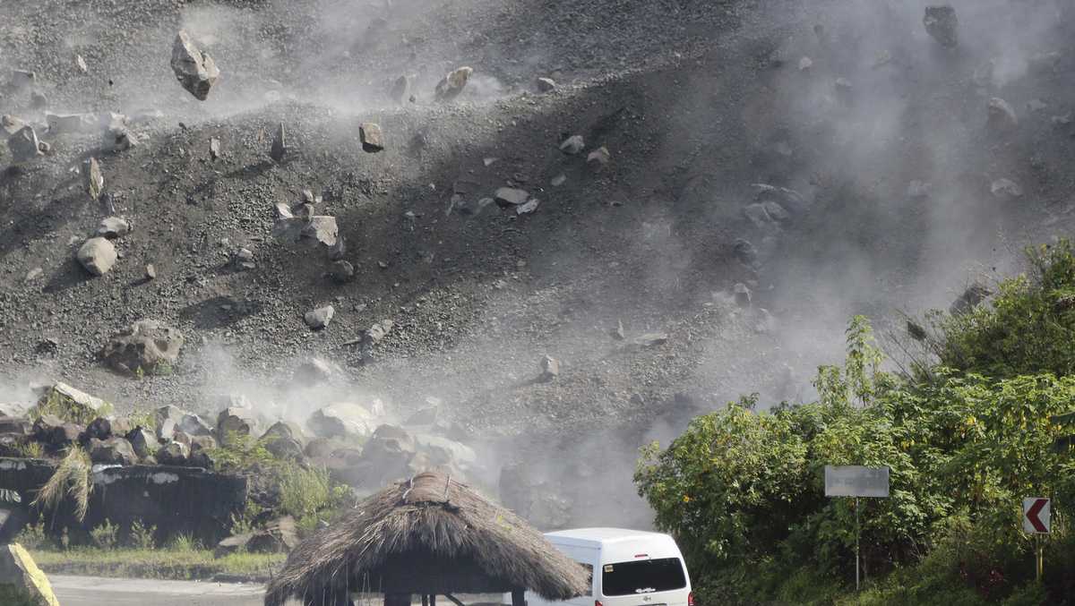 Strong earthquake kills 5, injures dozens in northern Philippines