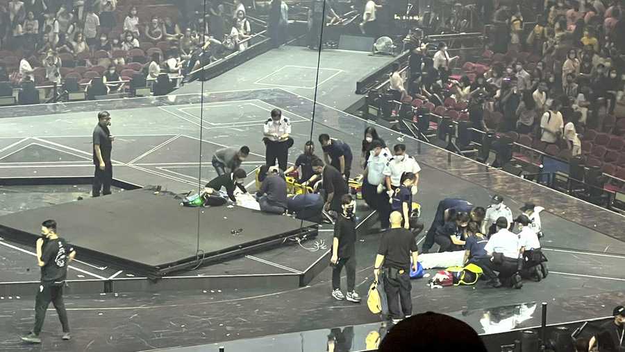 Falling screen hits 2 dancers on stage at Hong Kong concert