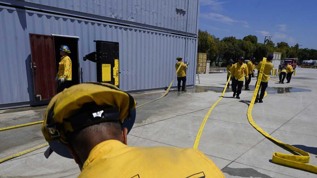 Western fires outpace California effort to fill inmate crews