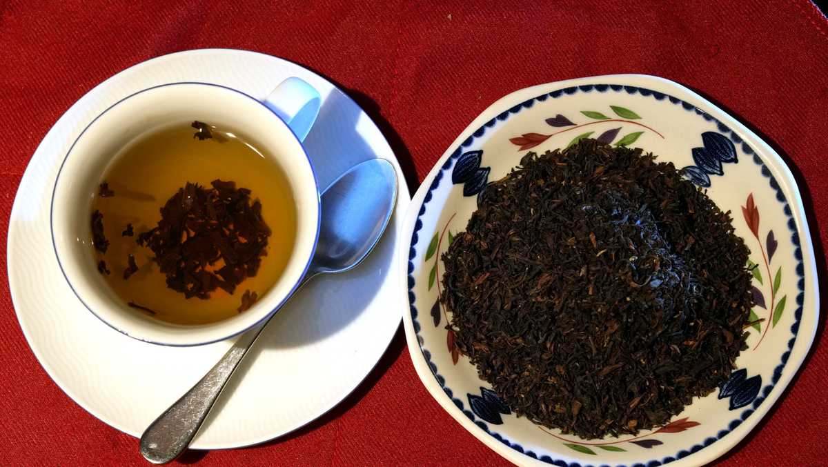 Tea drinkers enjoy possible health benefits, study suggests