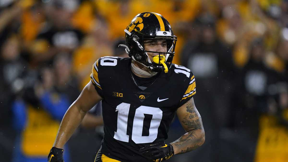 Another top WR is leaving Iowa