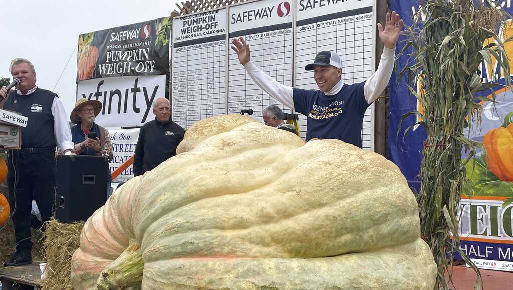 2,560-pound pumpkin sets US record to win contest in Half Moon Bay
