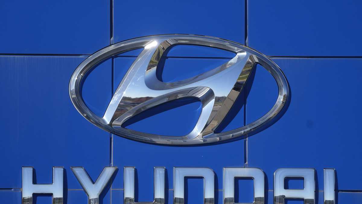 Park Outside Hyundai Recalls Suvs For Fire Risk In Computer