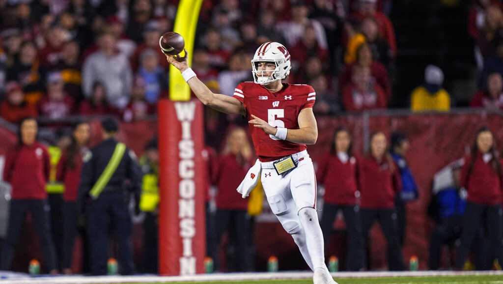 Wisconsin Badgers quarterback Graham Mertz to enter transfer portal