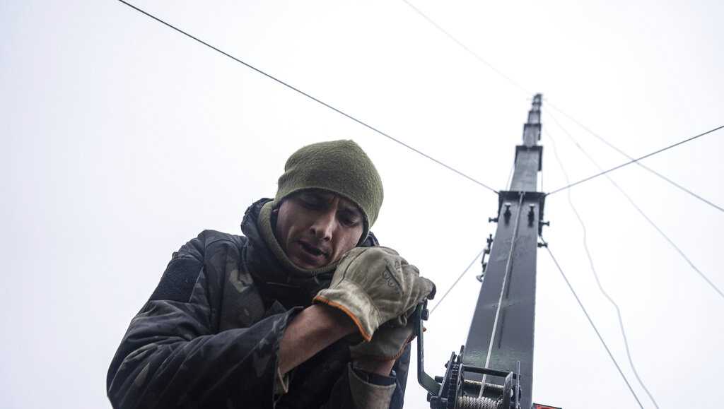 Putin claims Moscow ready for Ukraine talks as attacks go on