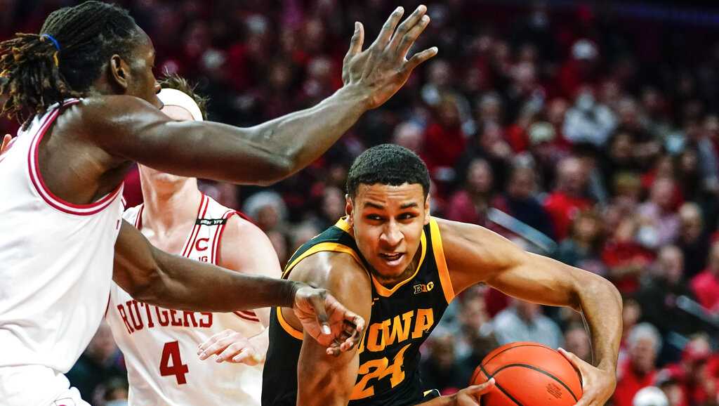 Murray comes up big as Iowa downs Rutgers