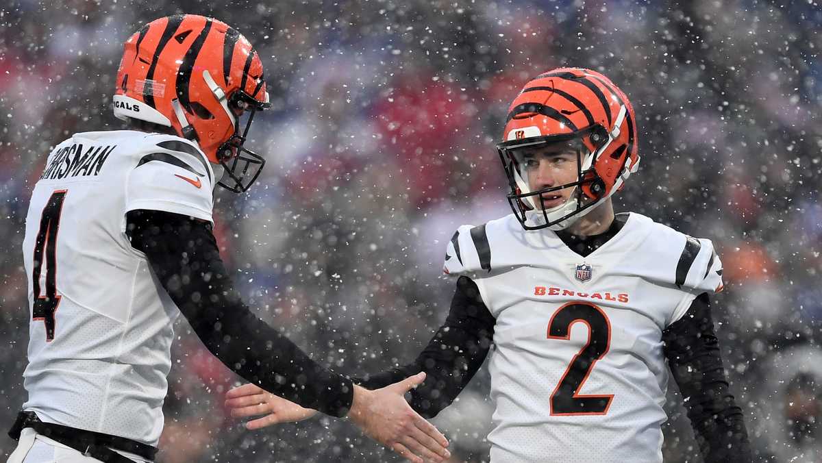 Bengals head coach on comradery of players: 'I think half our team ...